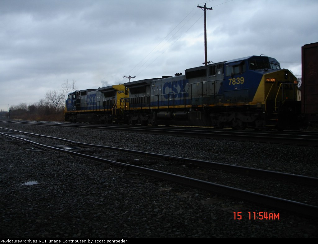 CSX 7839 & CSX 7696 run back-to-back WB